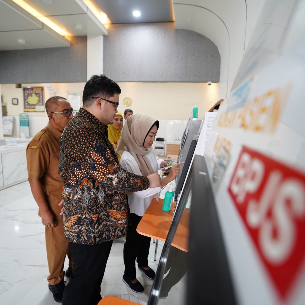 Menuju Rumah Sakit Rujukan, Mas Dhito Cek 3 Gedung Baru...